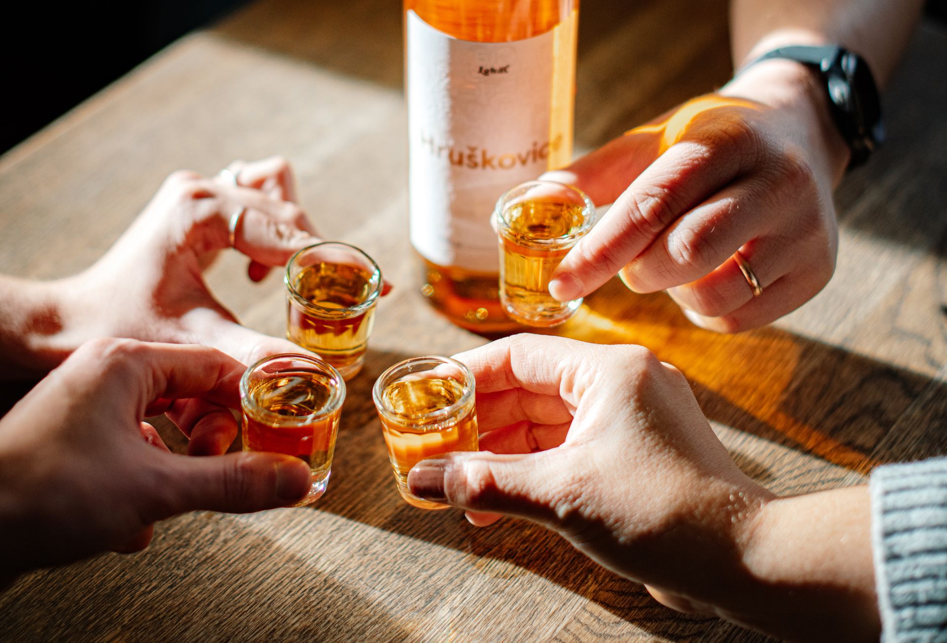 Dáme pancla? Lokál představuje vlastní zelenou a hruškovici - Jídlo a ...